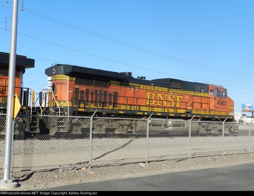 BNSF 4962